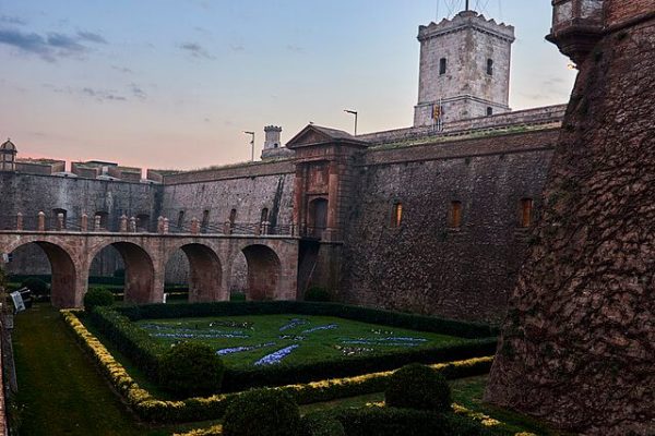 Castillos de Cataluña: 18 asombrosas Fortalezas que visitar - Sensación ...